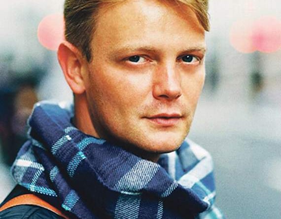 Elliot lights up Paris with latest creation | brecon-radnor.co.uk