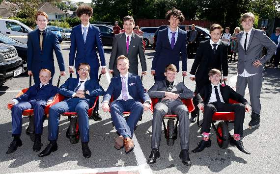 IN PICTURES: Penglais pupils dress to the nines for leavers' party ...