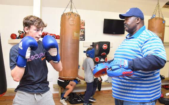 Former US champ coaches boxers | cambrian-news.co.uk