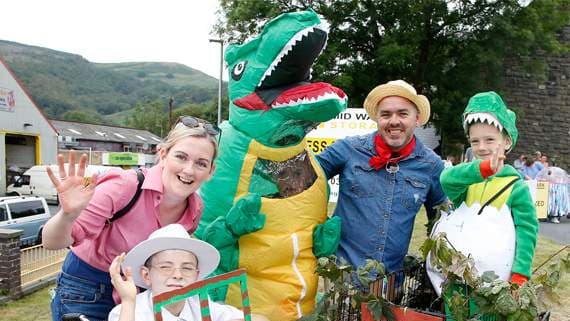 Colourful characters and fantastic floats at Machynlleth Carnival ...