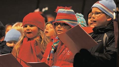 Santa comes early to light up Christmas | farnhamherald.com