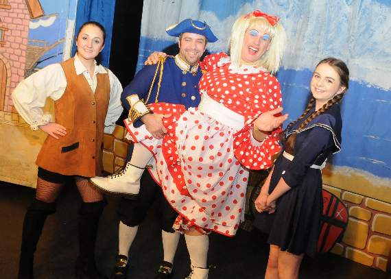Panto fun with Robinson Crusoe | farnhamherald.com