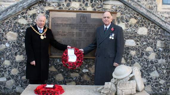 Gathering at memorial to honour war promise | farnhamherald.com
