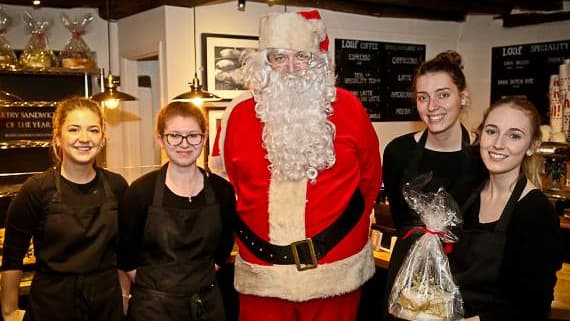 Santa goes ‘shopping’ in Farnham | farnhamherald.com