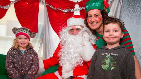 Santa kicks off Christmas in style | farnhamherald.com