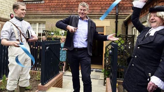 Tom heaps praise on museum refurbishment | farnhamherald.com