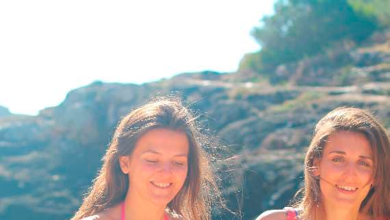 Sisters taking the plunge with swimwear | farnhamherald.com