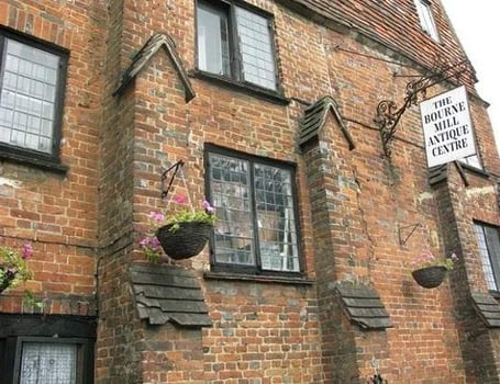 Man stole antique carvery set from Farnham antique centre ...