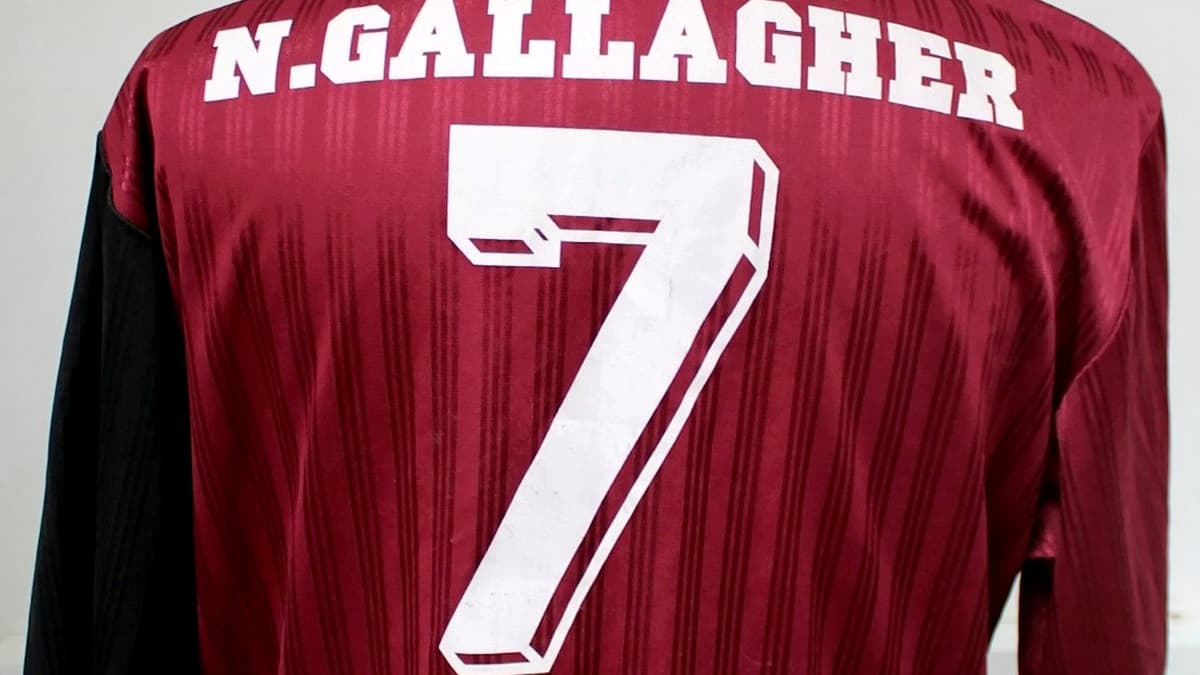 Oasis memorabilia goes under the hammer | chepstowbeacon.co.uk