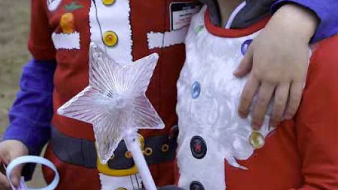 Santas leave their sleighs and run | farnhamherald.com