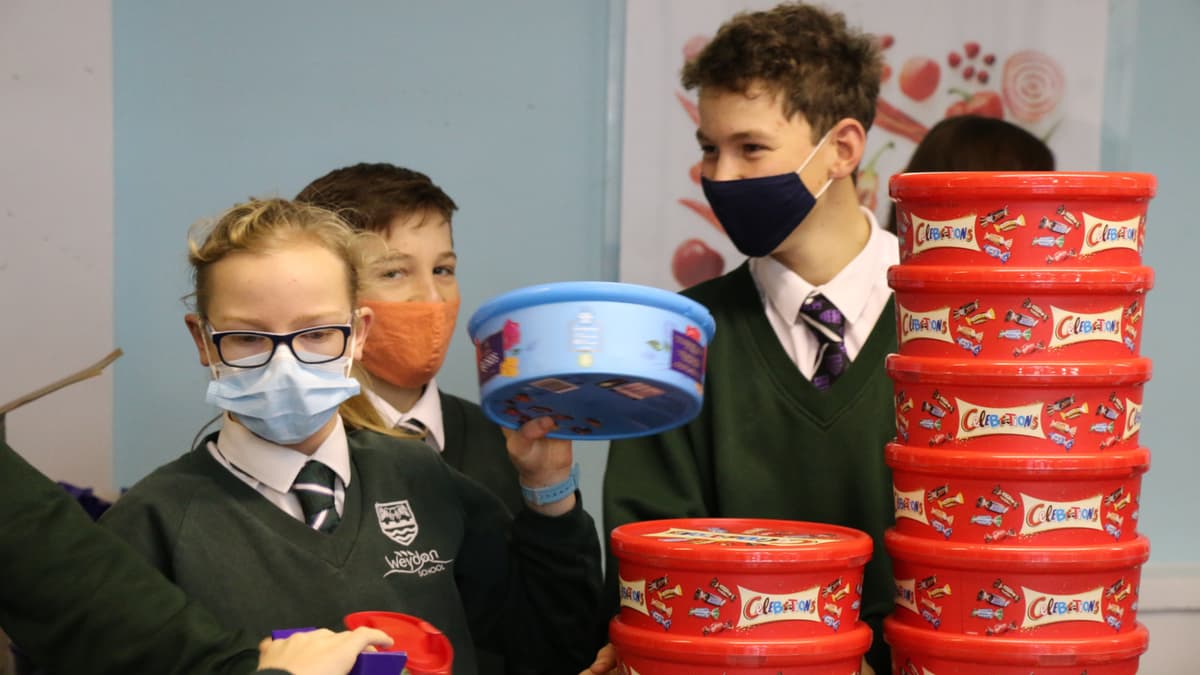 Weydon School pupils donate to Farnham Food Bank | farnhamherald.com
