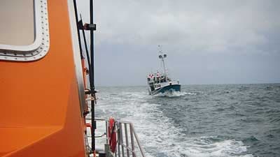 Angle lifeboat tows two vessels to safety | tenby-today.co.uk
