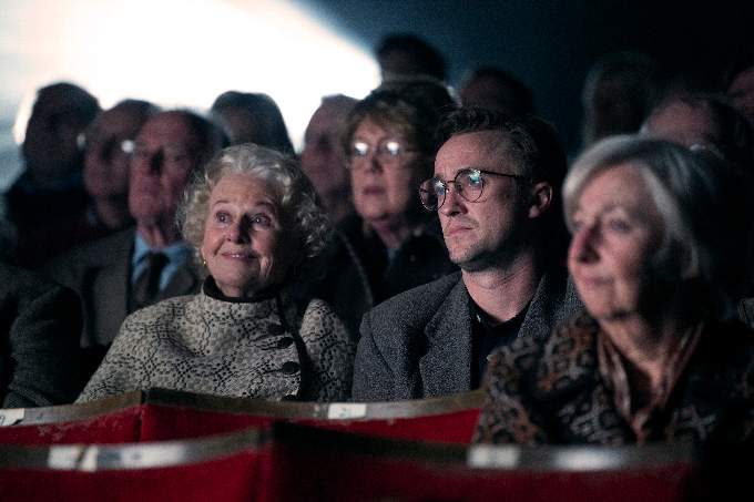 Film based on Carmarthen true story, ‘Save the Cinema’ released today ...