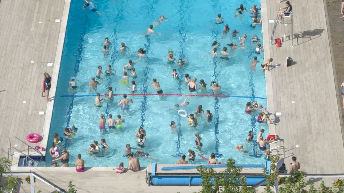 Petersfield Open Air Pool full for hottest day of the year ...