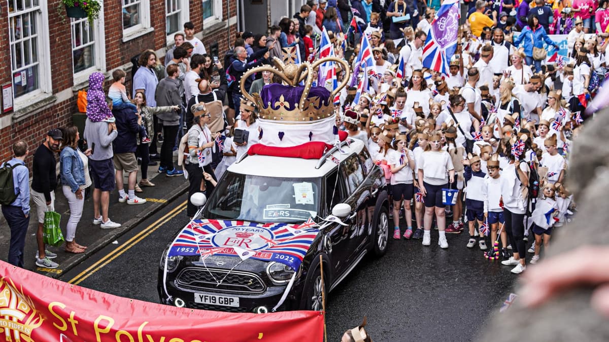 Grab your 20-page Farnham Carnival supplement in this week’s Herald ...