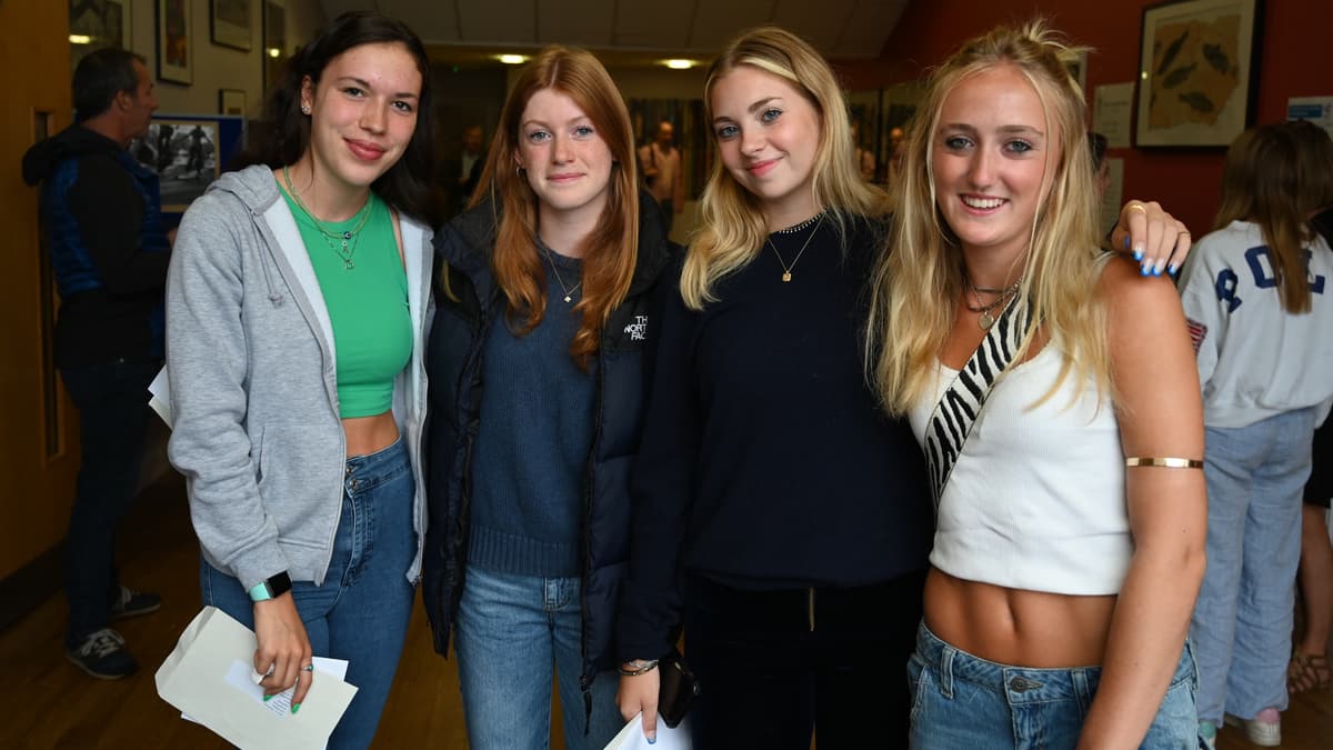 Alton School celebrates excellent GCSE results | farnhamherald.com