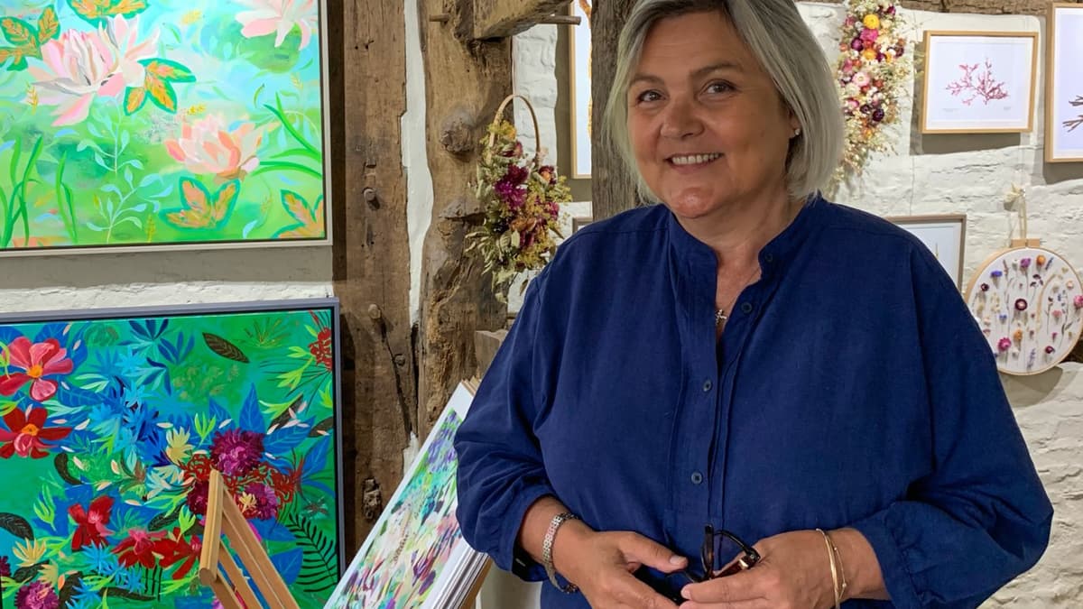 Artsist Sharon Harvey launches debut exhibition 'Blooming in Newnham ...