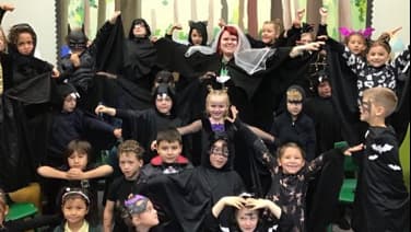 Hallowe’en: School pupils go batty for teacher’s spooky-themed wedding ...