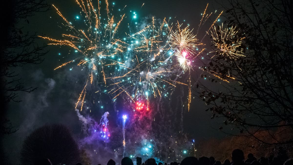 Expect fireworks as Farnham warms up for spectacular weekend ...