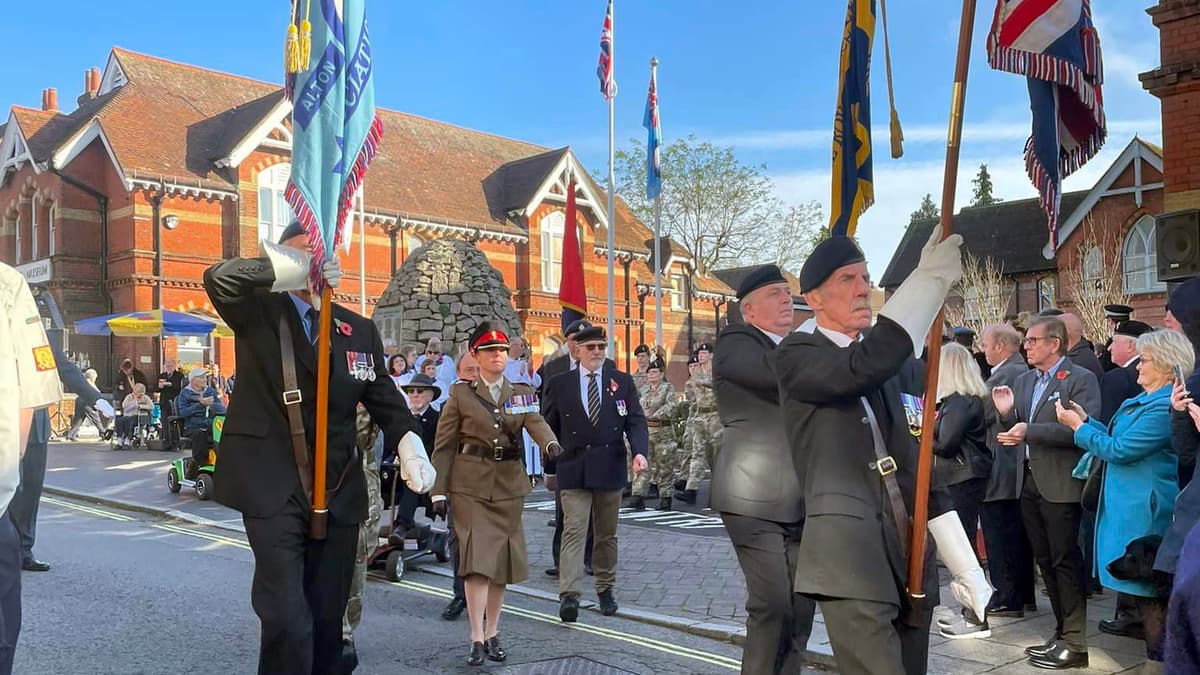 Alton stages first full-scale Remembrance Sunday event since Covid ...