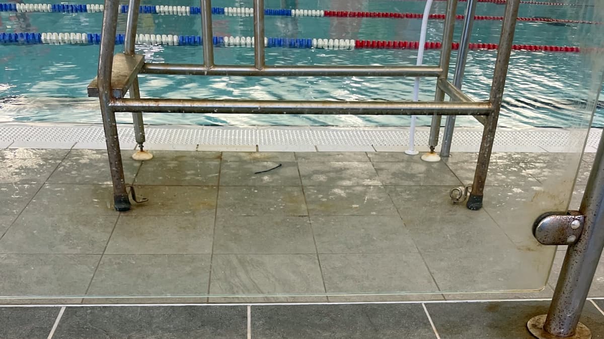 Rust problems at Alton Sports Centre swimming pool | farnhamherald.com