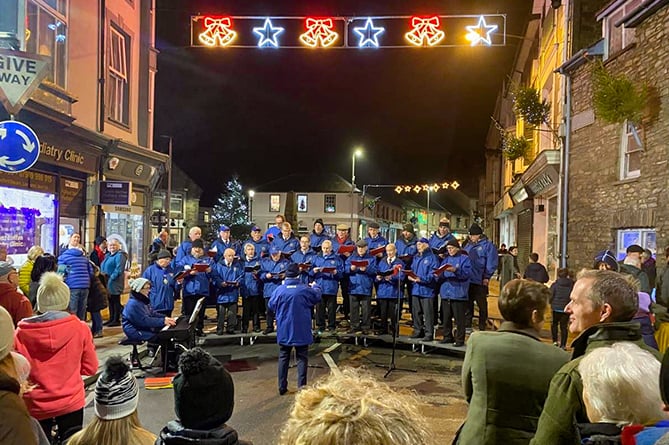 Festive fun as Lampeter is lit up for Christmas | cambrian-news.co.uk