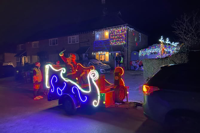 Video: Father Christmas spotted in The Chantrys and north-west Farnham ...