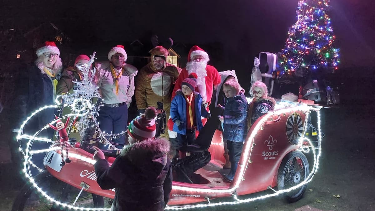 Santa Claus meets the 2nd Bentley Squirrels | farnhamherald.com