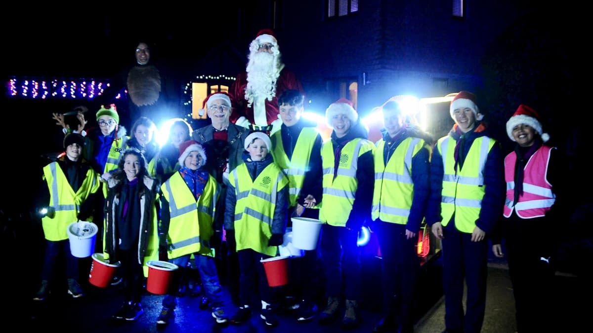 Santa sleigh tour supports Farnham food bank | farnhamherald.com