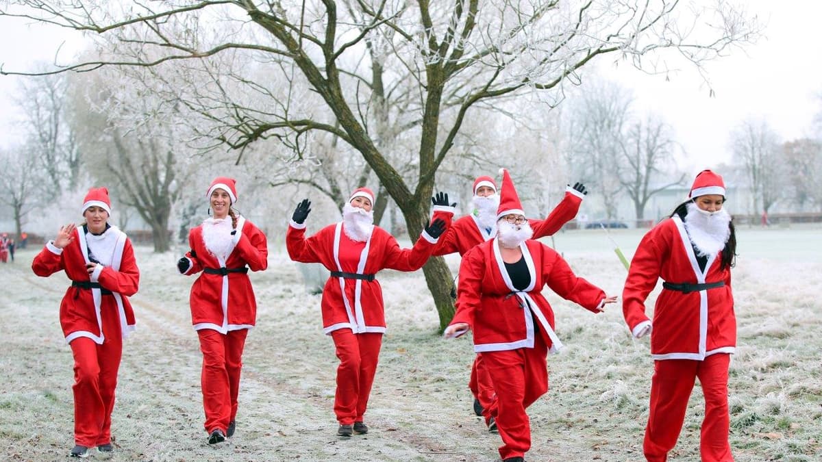 Phyllis Tuckwell Santa Fun Run goes down a treat | farnhamherald.com
