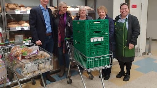 Chancellor Jeremy Hunt visits Waitrose Farnham after donation of 40,000 ...
