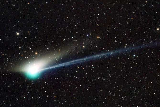 Stargazer captures jaw-dropping pictures of green comet from his Devon ...