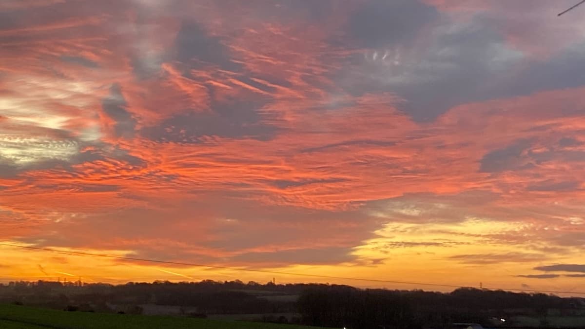 Sunrise over Borovere Farm in Alton | farnhamherald.com