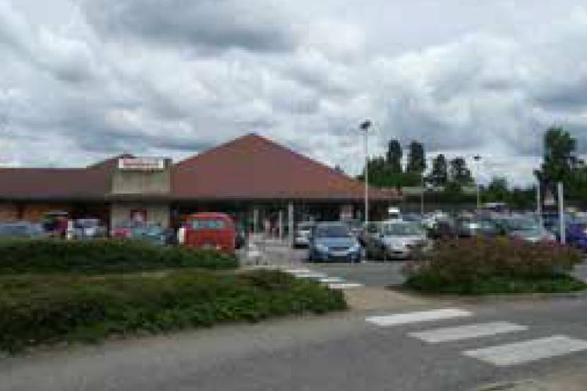 Distraction thief in Liphook Sainsbury's car park cost woman £1,000 ...
