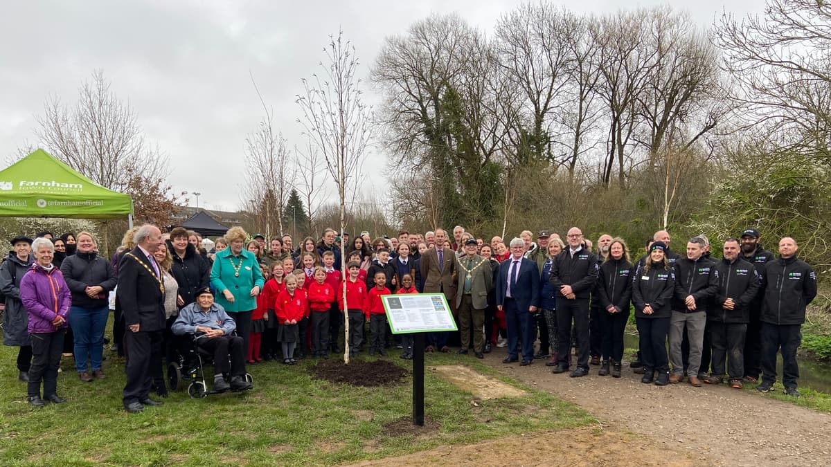 Video: Prince Edward, the Duke of Edinburgh, gets his hands dirty on ...