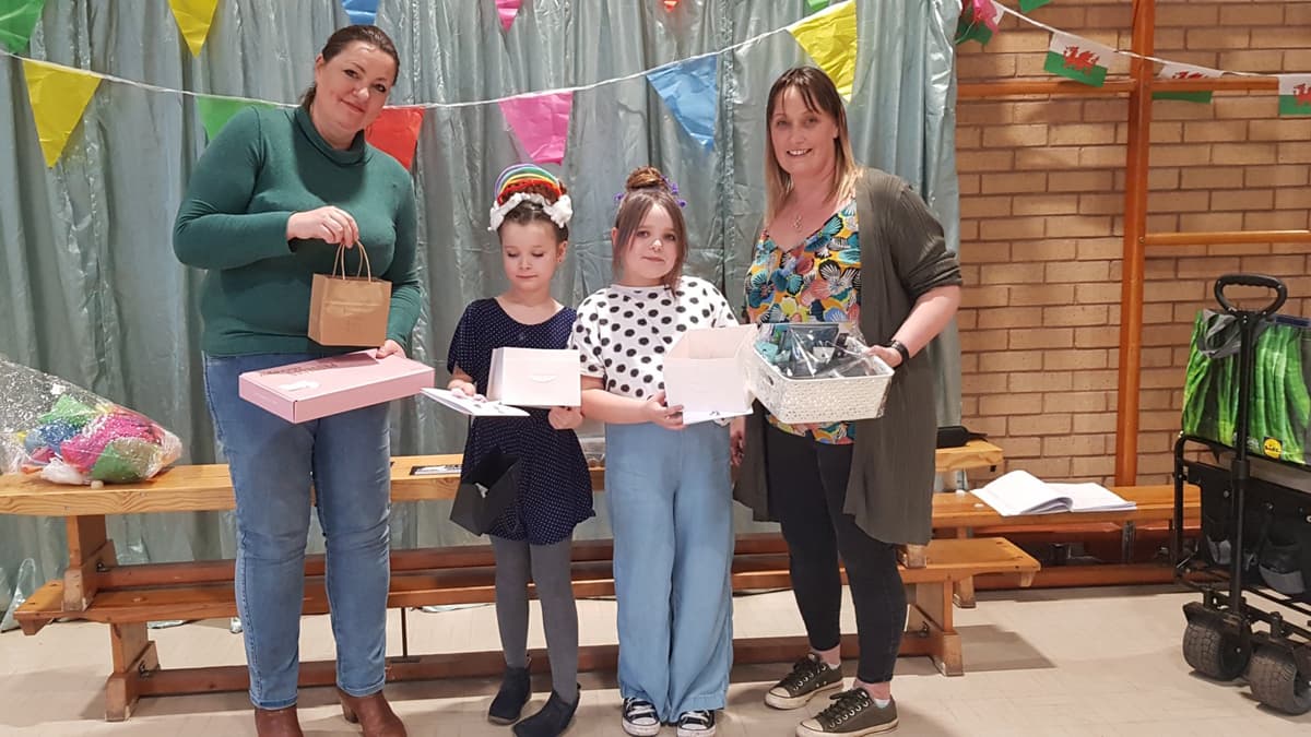 Overmonnow pupils treat mum and raise funds for school ...
