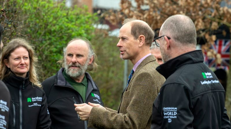 Groundsman who helped Farnham win 25 In Bloom gold medals hangs up his ...
