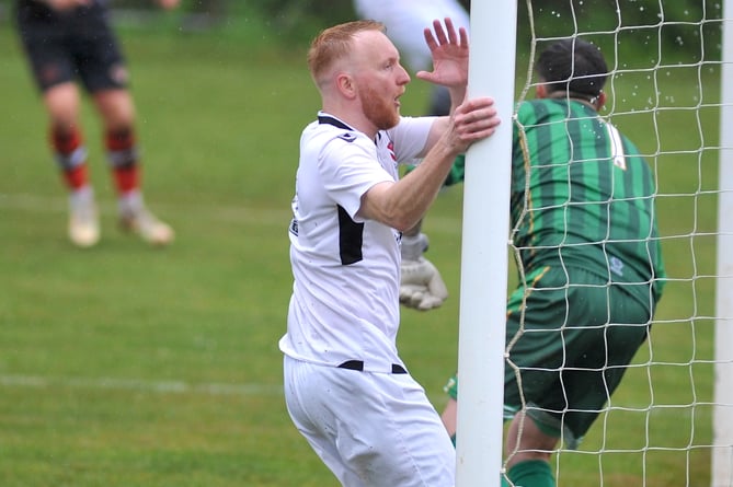 MATCH GALLERY: Teignmouth AFC versus Axminster Town ...