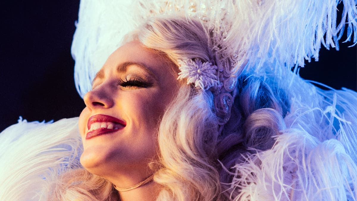 Learn art of tease at a burlesque workshop in Bordon's Phoenix Theatre ...