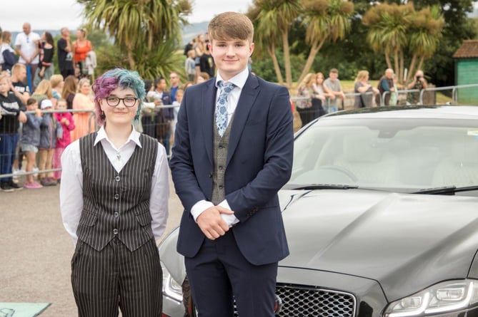 PHOTO GALLERY: Kingsmead students celebrate the prom in style | wsfp.co.uk