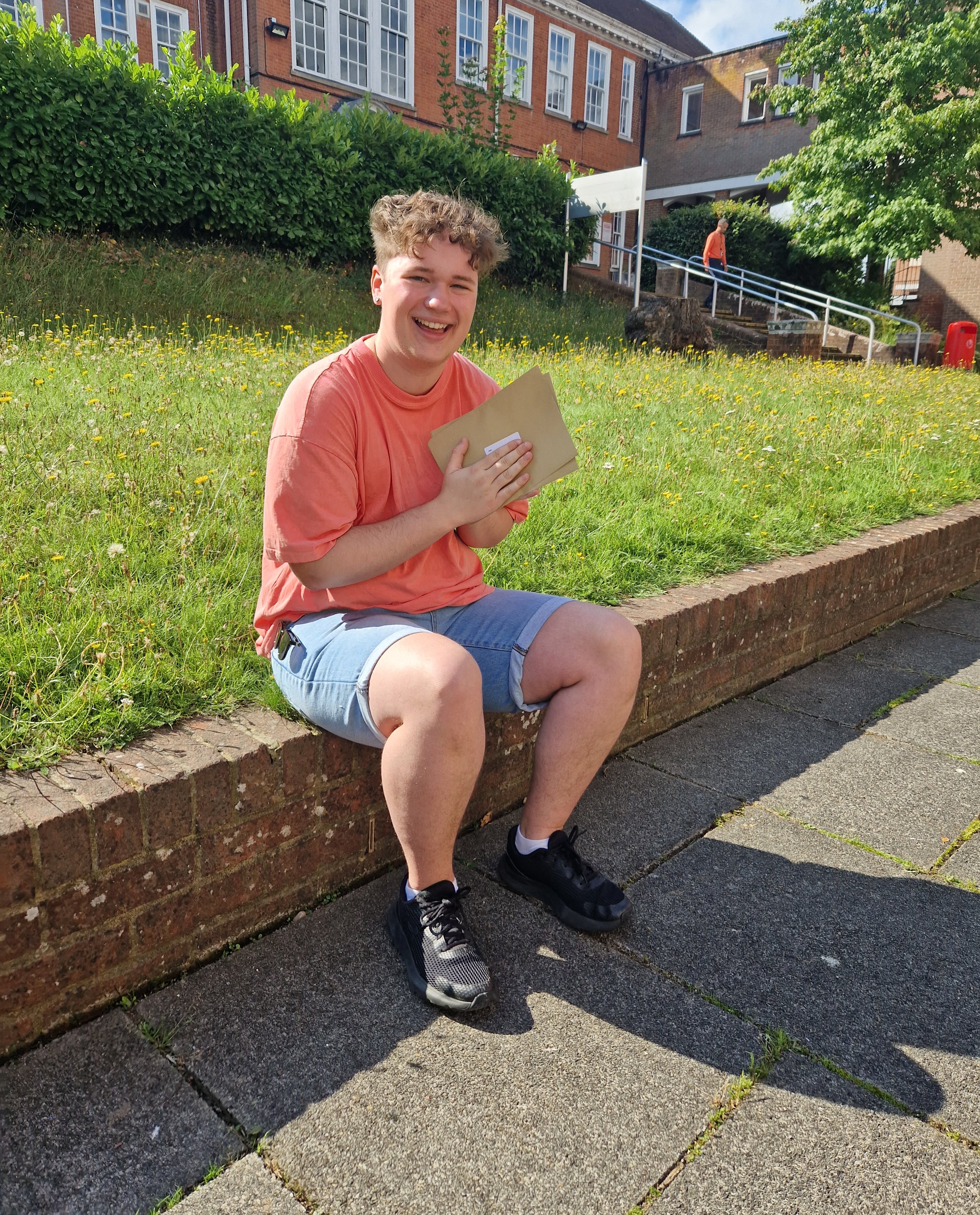 A Level results: Farnham College students celebrate impressive results | farnhamherald.com