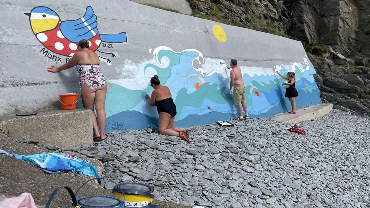 Manx Bluetits unveils its new mural at Port Jack beach in Onchan | iomtoday.co.im