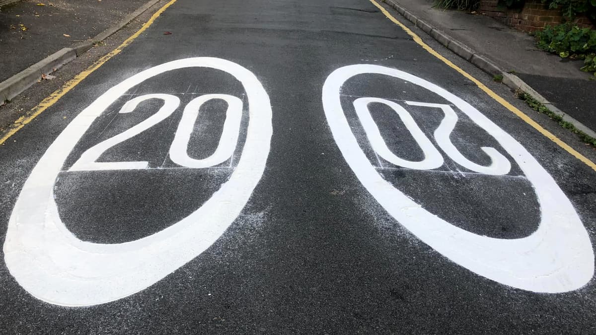20mph signs go up in Farnham – but new speed limit is not yet enforced ...