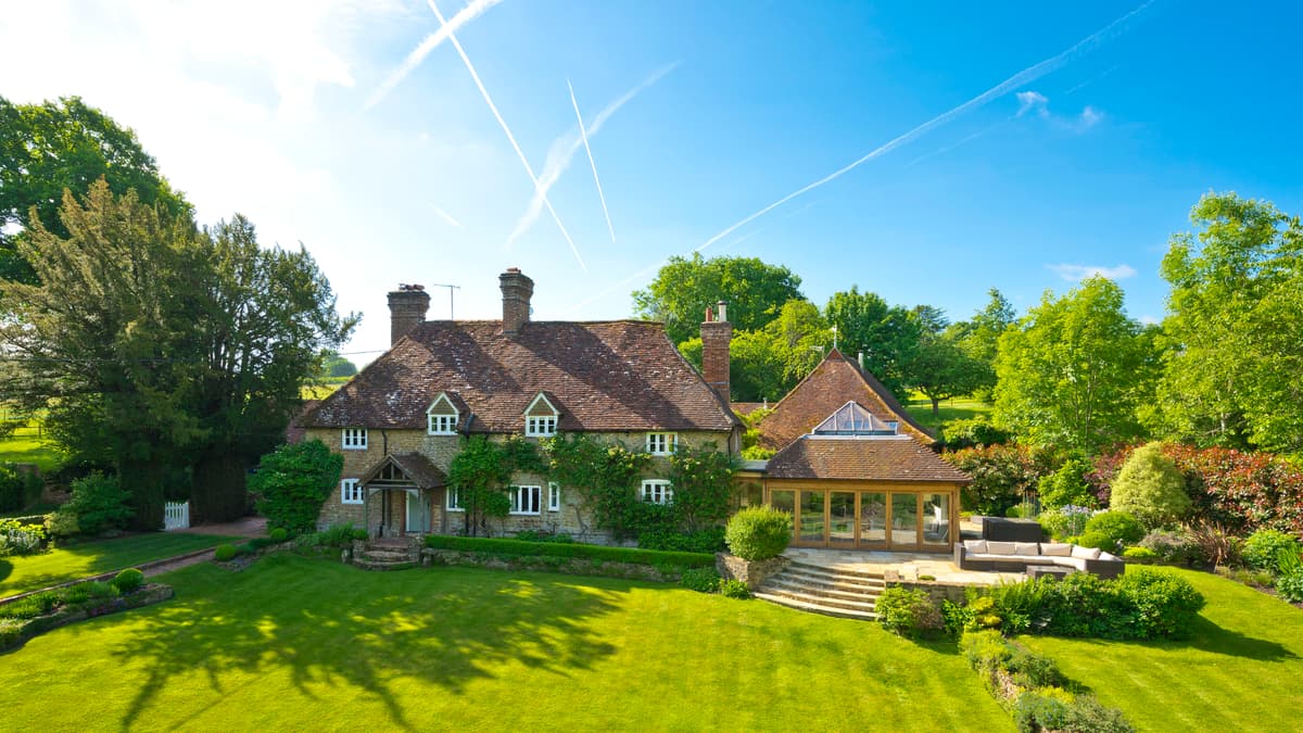 Thursley "enchanting" farmhouse for sale dates back to 1500s ...