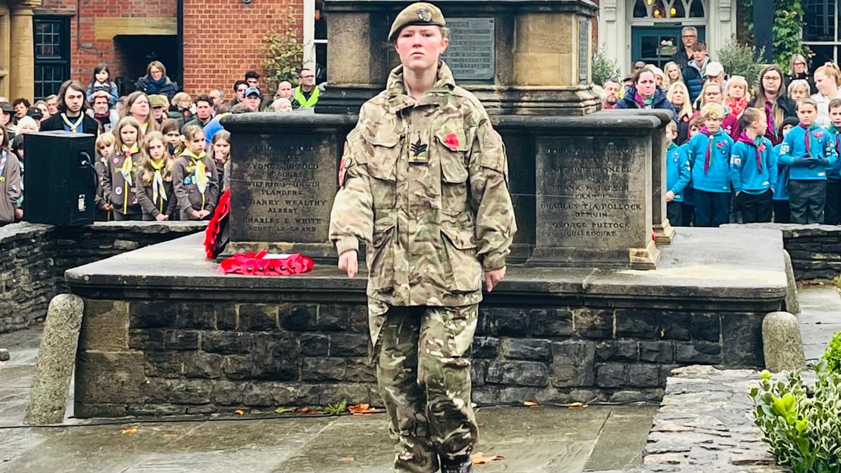 Lest we forget: Hundreds gather for Haslemere's Remembrance Service ...