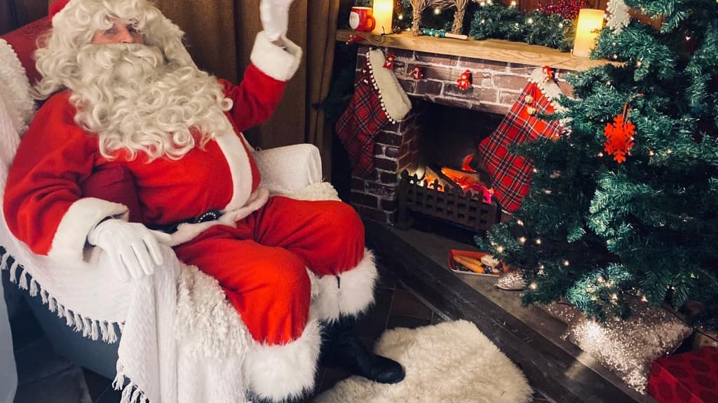 Santa Claus coming to the Binsted Christmas Fair | farnhamherald.com