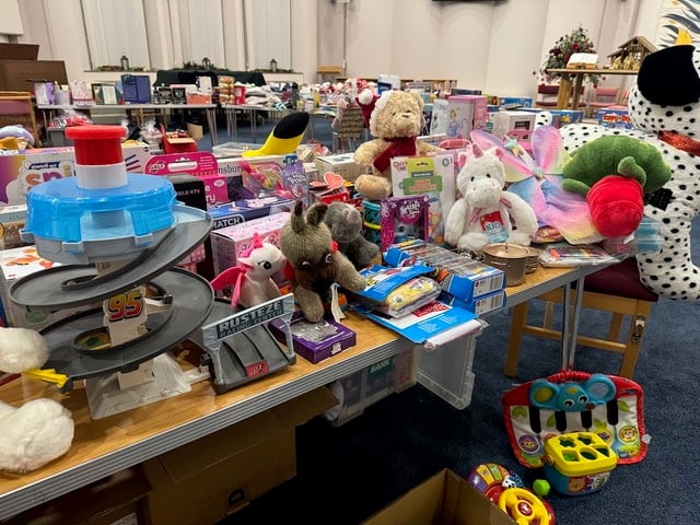 Haslemere Foodbank brings Christmas to 160 families thanks to town's ...