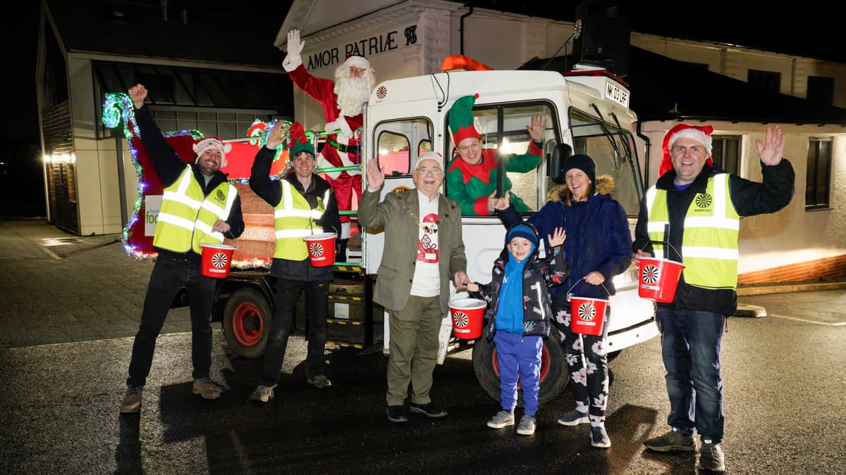 Santa's Sleigh tour of Farnham raises £4,000 for the Foodbank ...