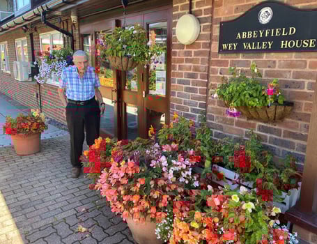 Second World War hero and Farnham in Bloom stalwart Frank Rhodes dies ...