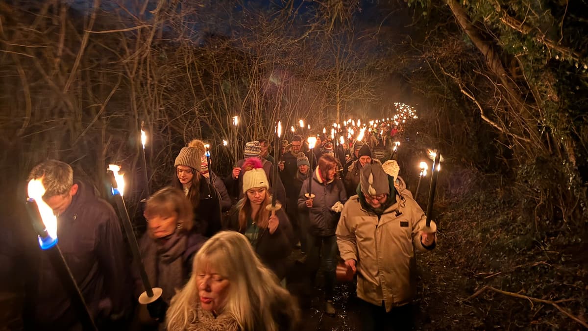 Swan Barn is the apple of Haslemere's eye at town's yearly wassail ...